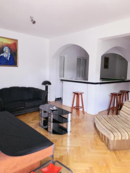 Hostel Holiday Cetinje - Budva