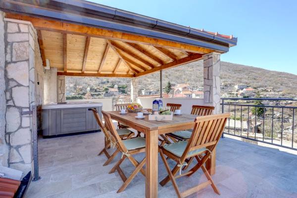 Rustic Stone House Bajeli With Jacuzzi - Brela