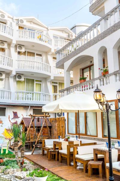 Hotel Yanis - Kiten
