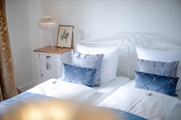 Das Kleine Hotel Iphofen, Frühstückszauber, No Waste, Nachhaltig, Nahe Aller Weingüter, Knauf Gips Kg Und Connekt, Kleines Secret Mit Garten & Terrassen, Tv Mirrorring, 55" Tv, Fine Dining, Hunde Willkommen - Dettelbach