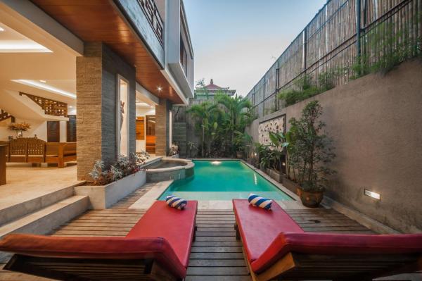 3 Br Suzuki Villa 1 Located Central Of Seminyak - Sanur