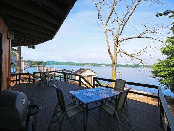 Ozark Lake House With Breathtaking Views & Pool Walk To Shady Gators/h Toads - United States