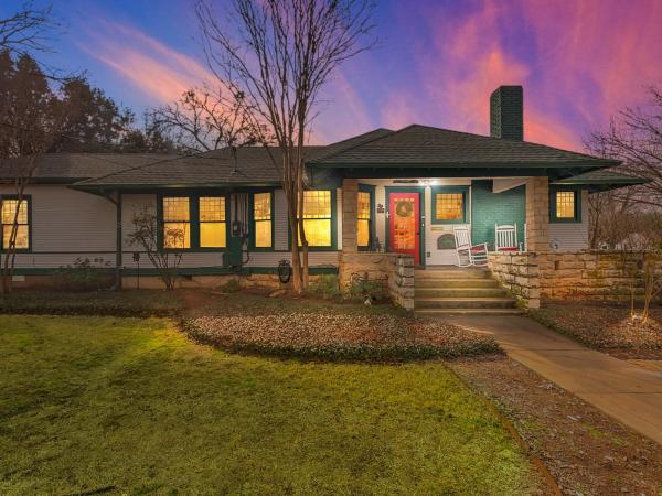 Granbury Gardens Bed And Breakfast - Granbury, TX