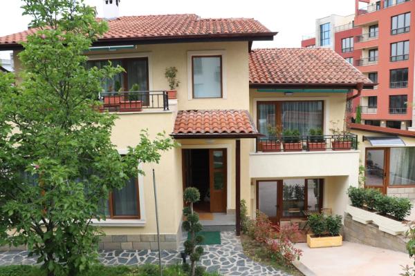 Urban House - Aéroport de Sofia (SOF)