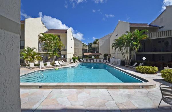Bay Oaks - 6157 #E01 - Siesta Key, FL