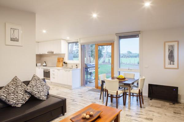 Sandy Point Hideaway - Waratah Bay