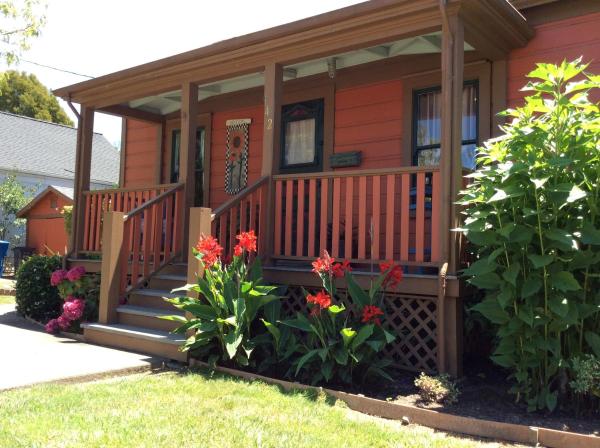 Historic Santa Rosa Cottage - Sebastopol, CA