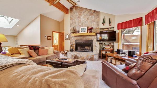 Witchhazel 16 - Sunriver, OR