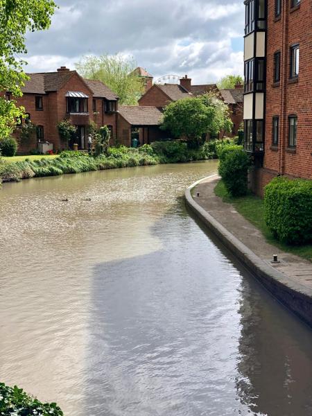 Ab - Top Floor 2 Bed Modern Town Centre Apartment With Parking For One Vehicle - Gloucestershire