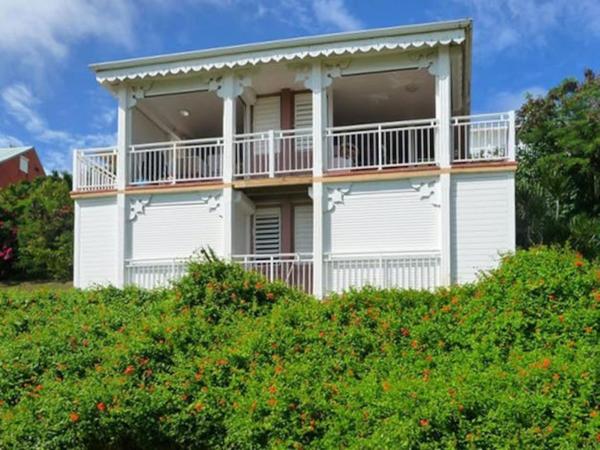 Jolie Studio Meublé Avec Petite Vue Mer - Guadeloupe