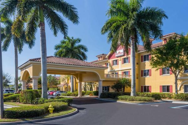 Hawthorn Extended Stay By Wyndham Naples - Naples, FL