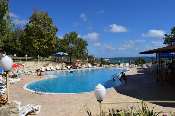 Ahilea Hotel - Free Pool Access - Balchik