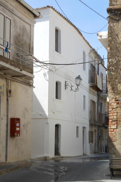 Borgo Petelia, Casa Castiglione, Antica Casa Su Due Piani Con Scala Esterna - Melissa