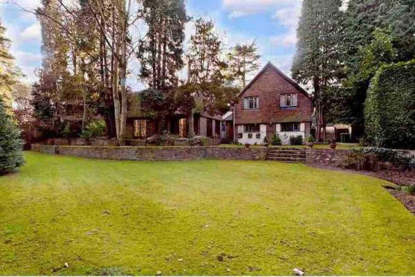 Private Detached Guest House With Full Kitchen Living Room And Utility Room Completely Separate From The Main House - Epsom