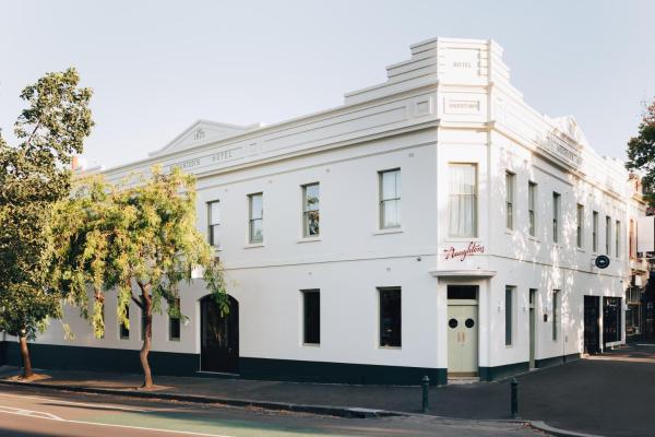 Naughtons Hotel - Tottenham