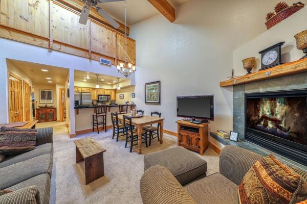 Centrally Located Condo With Pool, Tennis, Hot Tubs, & Fireplace - Near Skiing - Lake Tahoe