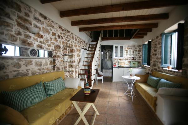 Christina's Stone Cottage - Sarandë