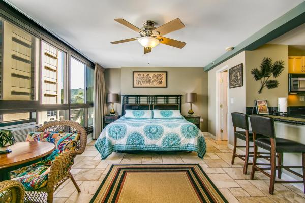 @ Marbella Lane Studio, 15 Steps From The Beach, 11 Mins From The Airport - Honolulu, HI