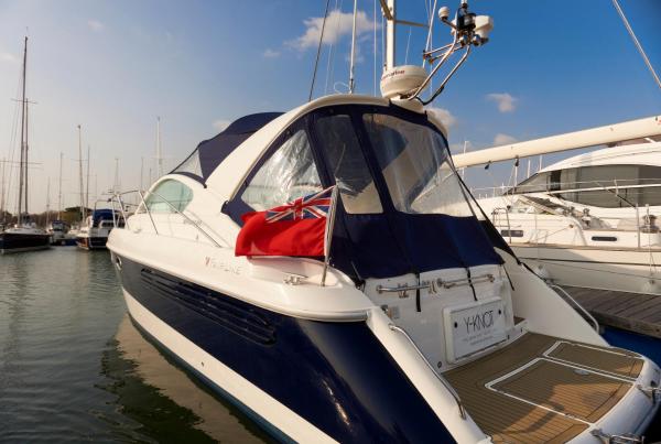 Y-knot-two Bedroom Luxury Motor Boat In Lymington - Lyndhurst, UK