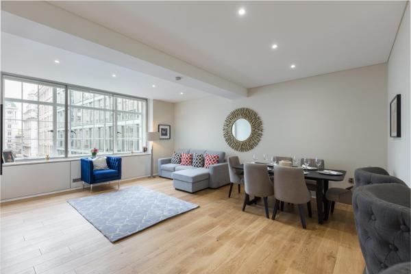 Urban Chic - Exeter Street - Whitehall