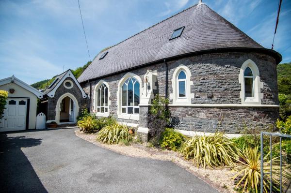 The Old School - Beautiful School House, Quiet Location Near The Coast - Laugharne