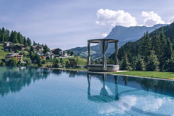 Hotel Cristallo - Wellness Mountain Living - Canazei