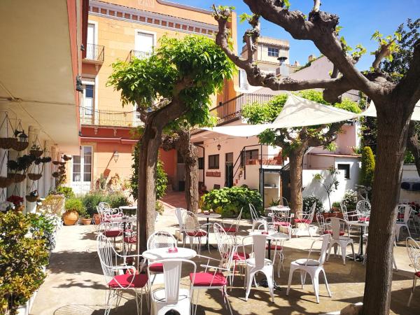 Hostal Plaja I Pati De Can Plaja - Costa Brava