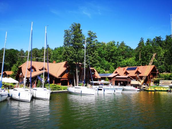Pod Debem Kompleks Zeglarsko-rekreacyjny - Mazury