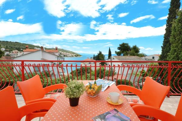 Apartment House Juretic - 50 M From The Beach - Okrug Gornji