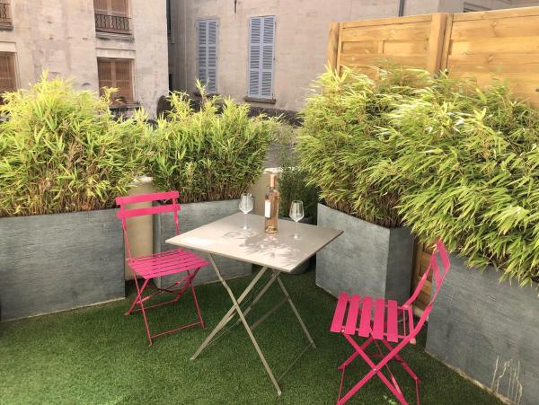 Studio Au Calme Avec Terrasse Centre Historique - Avignon