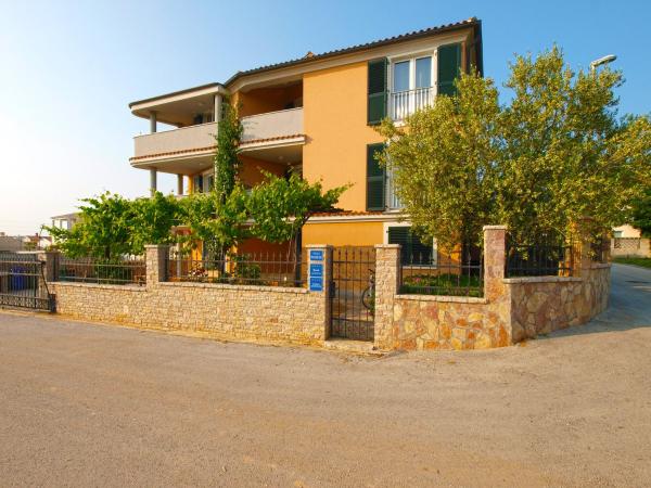 Apartments Ivan 813 - Ližnjan