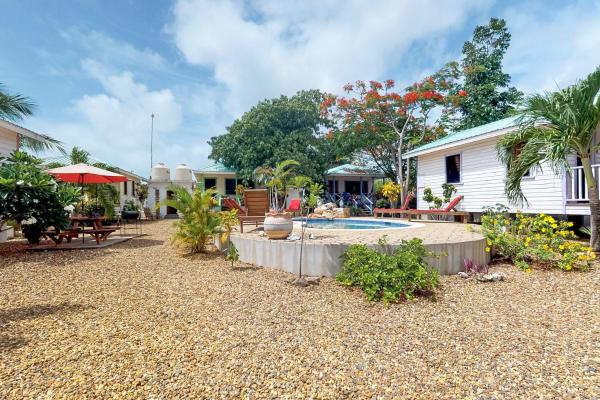 Cabañas @ Latitude Adjustment - Belize