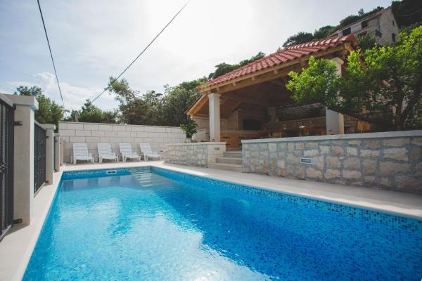 Apartments And Rooms With A Swimming Pool Pucisca, Brac - 5637 - Dalmatia