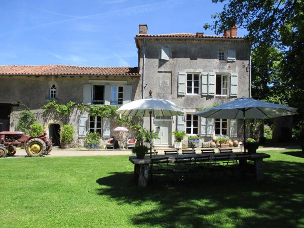 Domaine De Lalat - B&b With En-suite Bathrooms All Rooms With Garden Views - Charente