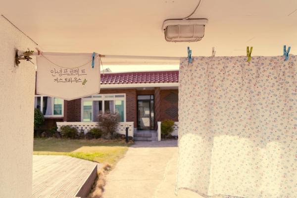 Hello Project Guesthouse - Jeju-si