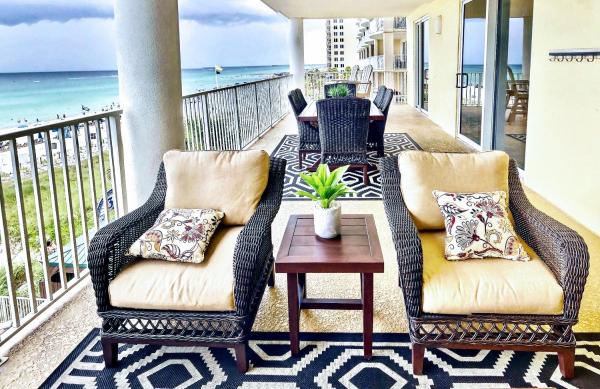 Barefoot Bliss - Beachfront Condo - Sleeps 12 - Florida