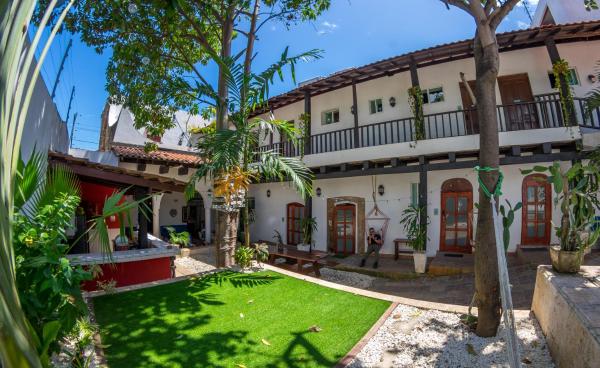 Island Life Hostel - Dominica