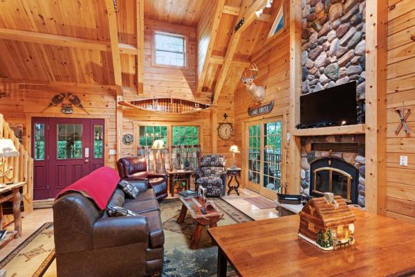 The Lodge On Booth Lake - 2 Bed 2 Bath Vacation Home In Minocqua - Lake of the Torches Resort Casino