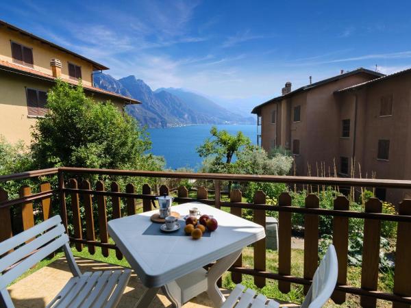 Discesa A Lago With Terrace And Garden On Lake Iseo - Castro