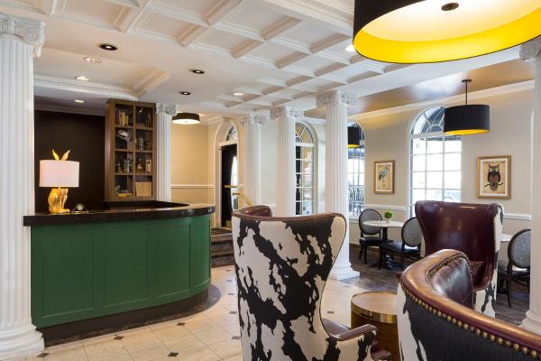 The Willows Hotel - Oak Park, IL