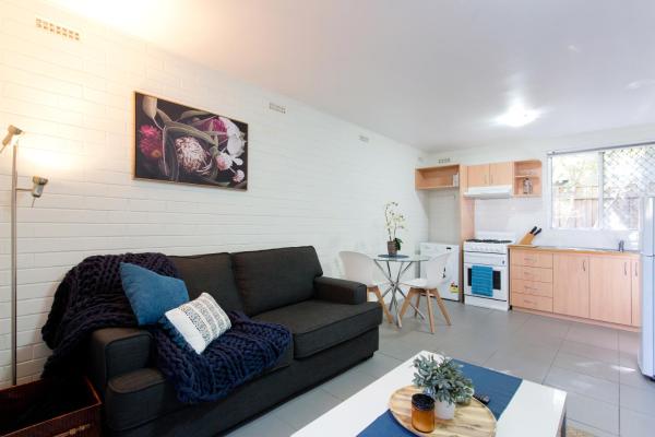 Hensman 5 - 1brm Unit With Courtyard & Parking - Perth