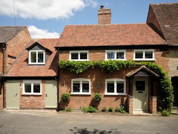 67 Bridge End - Warwick