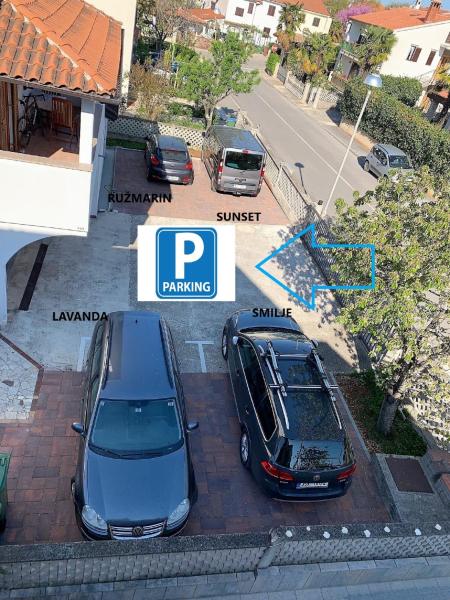 Apartman S Velikim Balkonom, Ležaljkama I Parking - Porec