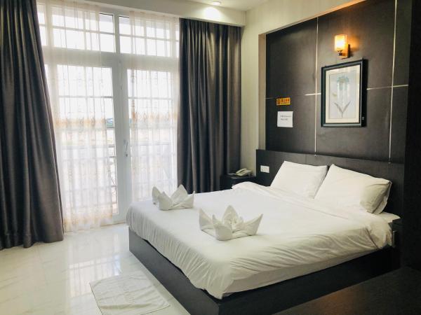 Sunset Mekong Apartment - Vientiane
