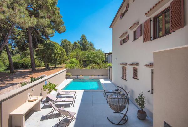 Villa Authentic - Peroj