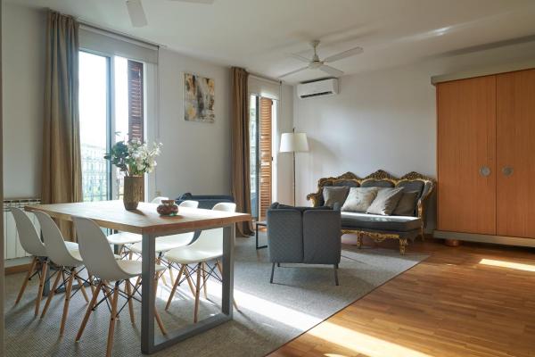 Comfortable & Spacious Flat In Centric Eixample - Barcelona