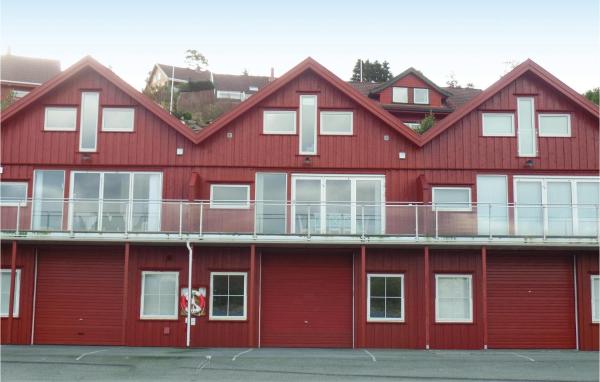 Amazing Apartment In Lindesnes - Spangereid