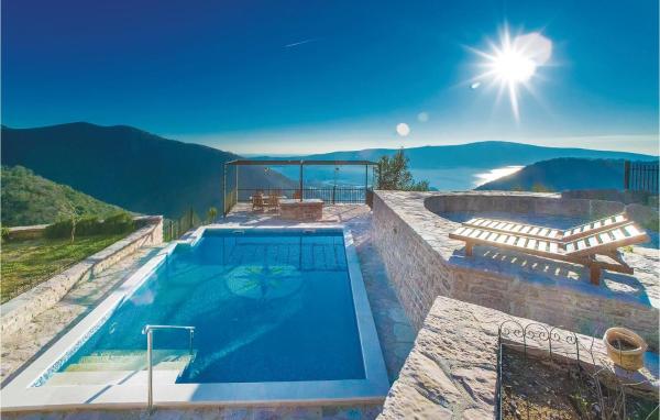 3 Bedroom Beautiful Home In Tivat - Kotor
