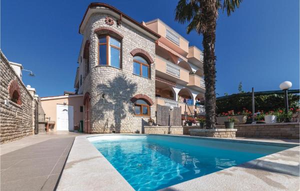 2 Bedroom Amazing Apartment In Pula - Pula