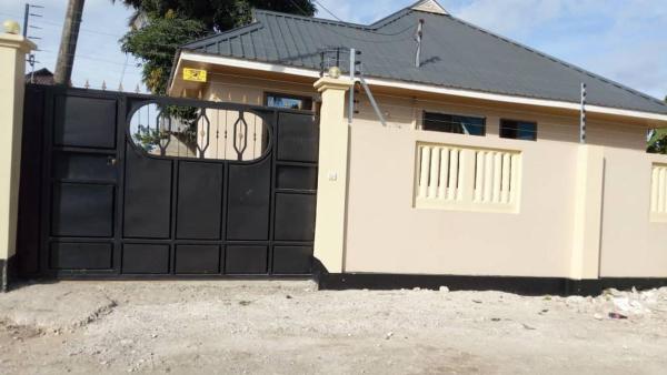 Jfour Comfort Zone Hostel - Dar es Salaam